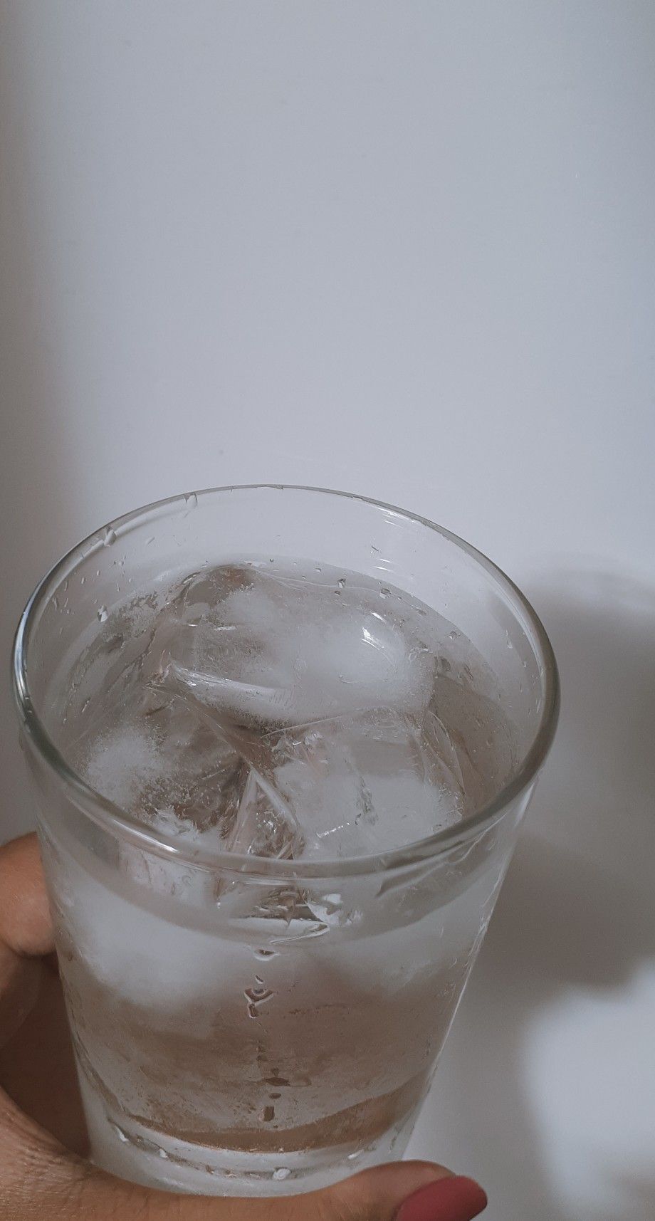 Debunking the Myth: Does Drinking Cold Water Cause Illness? - SignalADoc